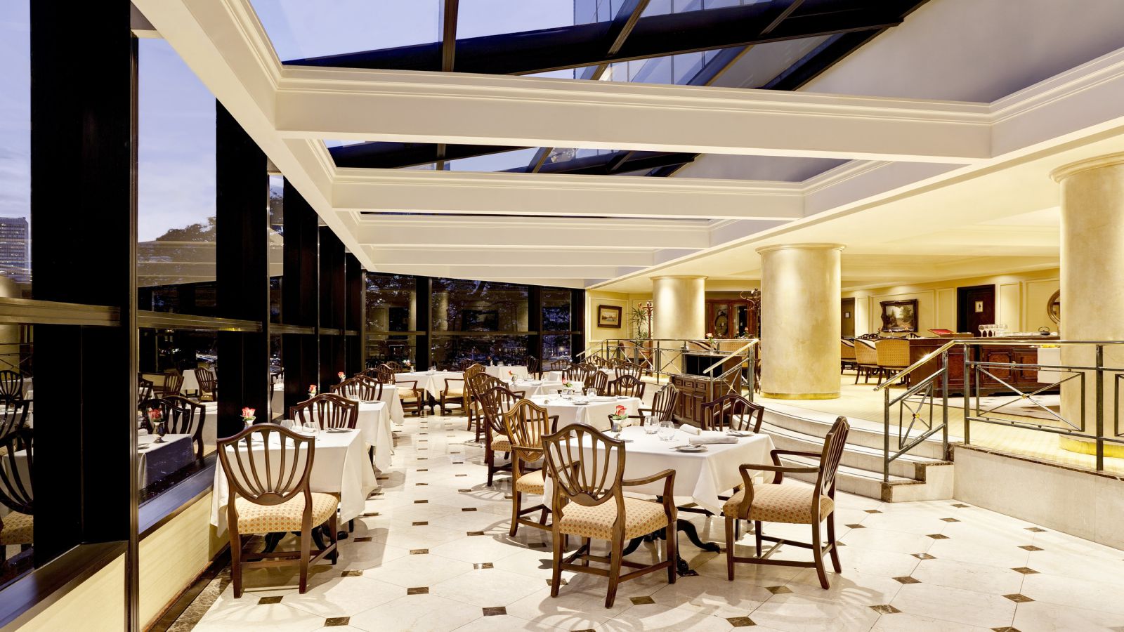 Para festejar el día del padre "St. Regis Restaurant" un lugar ...