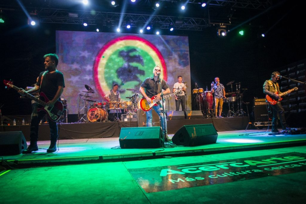 Axel y Los Pericos llegan con toda la alegría a las playas de Monte ...