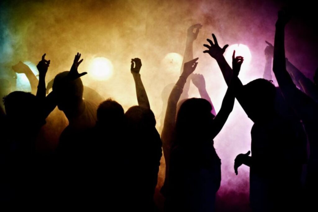 Sin permiso provincial, Lunghi habilitó el regreso de los boliches ...